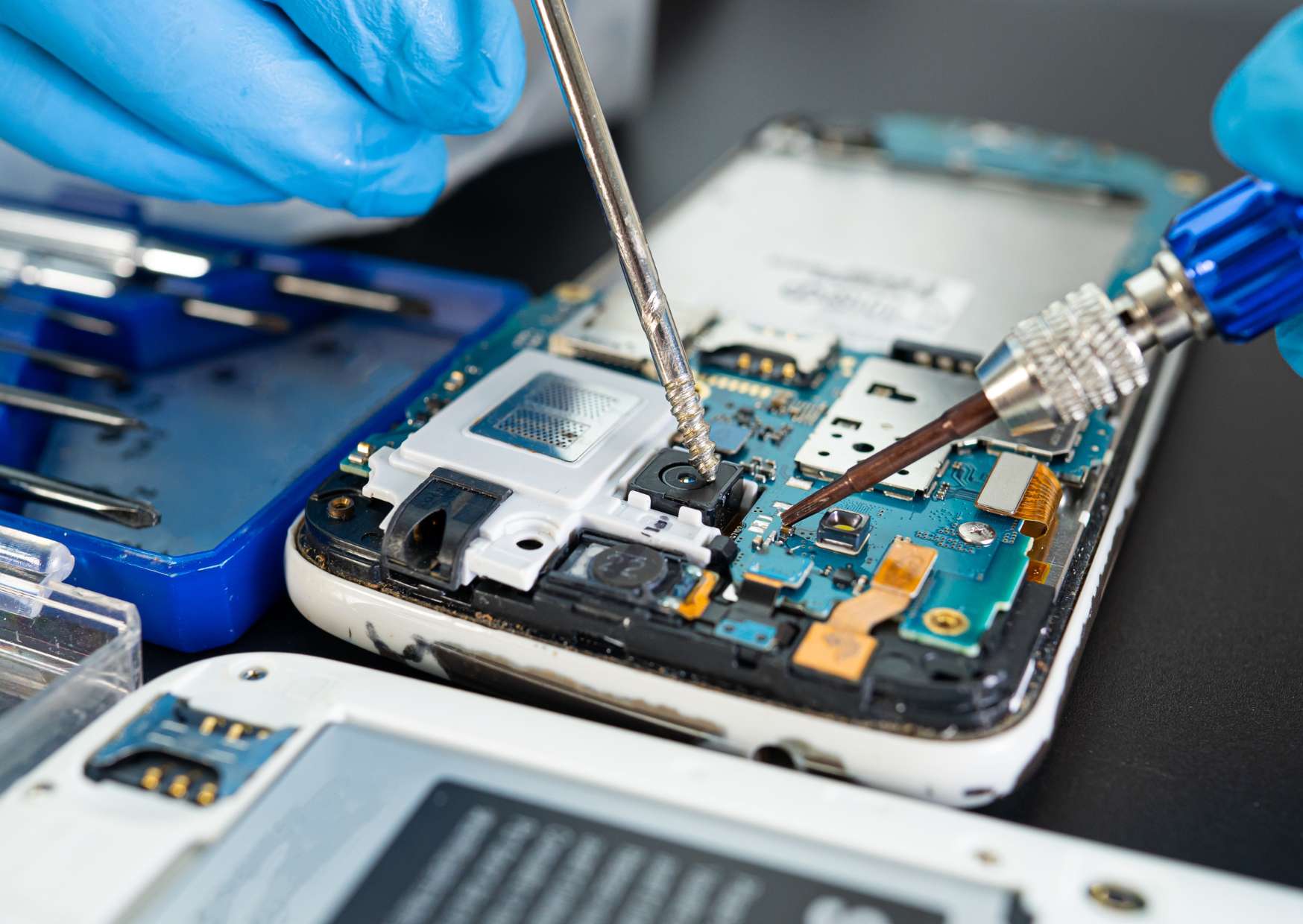 Essentials of Mobile Phone Repair - Edu Lab